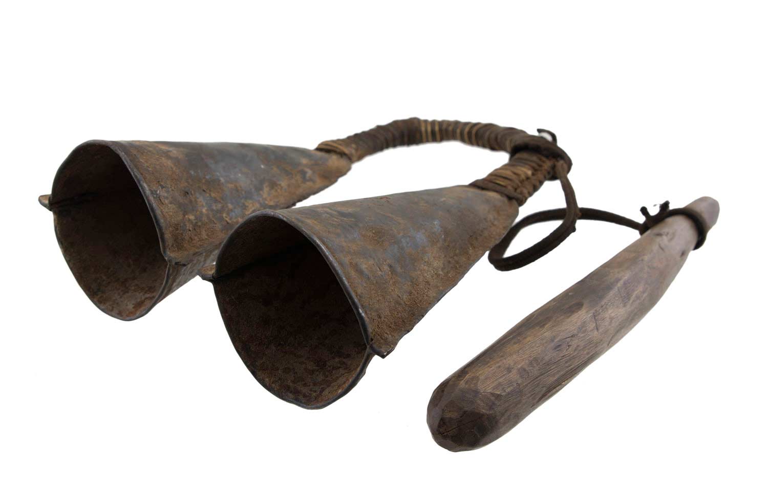 Cloche Double Gong de cérémonie Bamileke Gankeke Cameroun Art africain ...