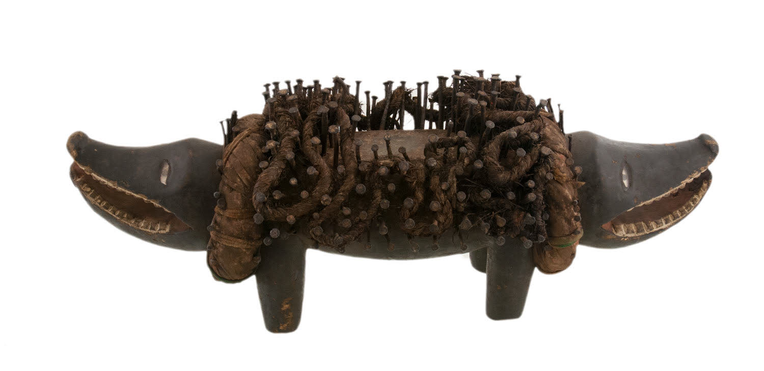 Statue fetiche à clous Chien Nkisi Nkonde kozo RDC Congo Art africain AA530